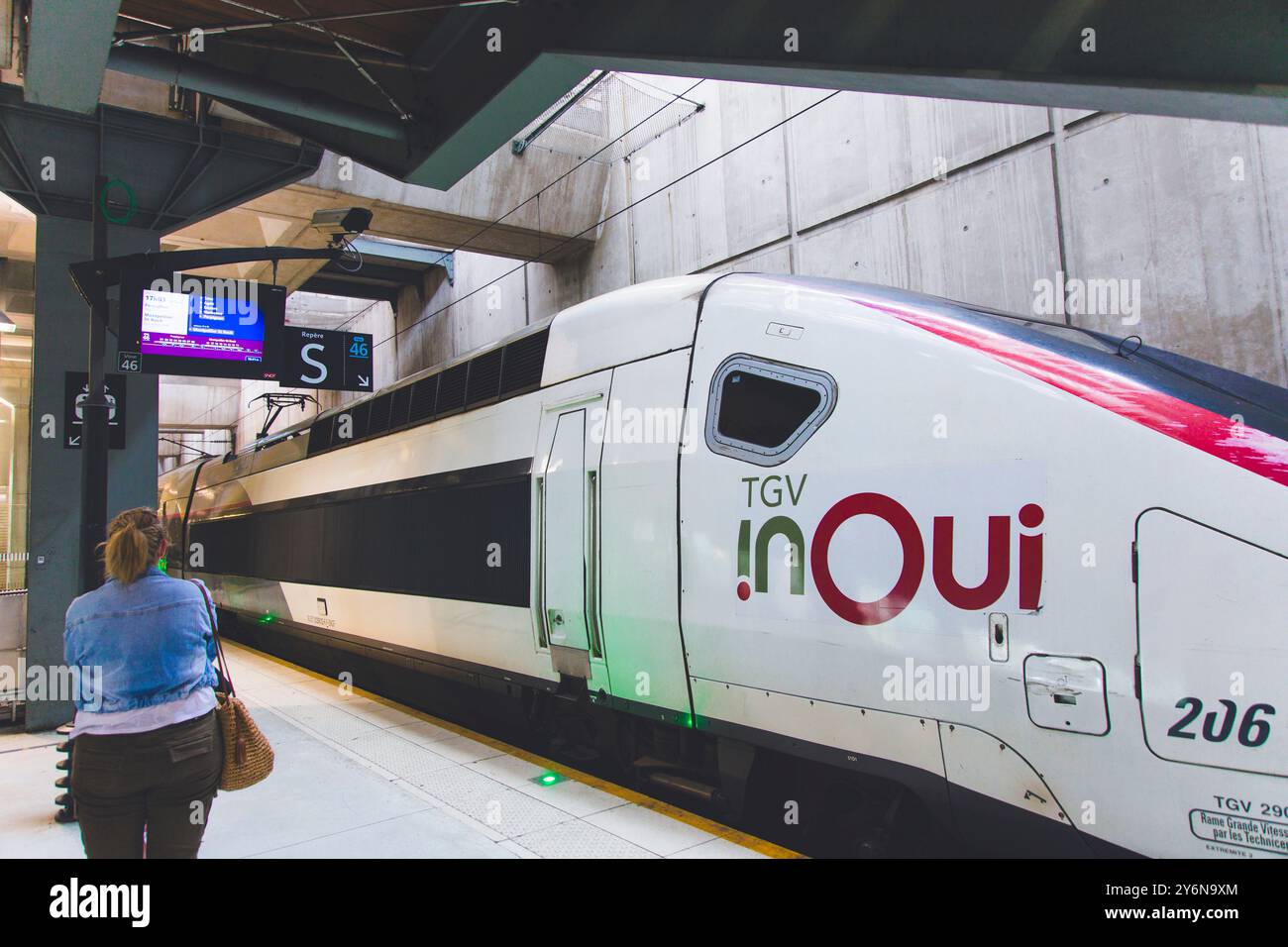Locomotive of french Inoui TGV at the station Stock Photo - Alamy