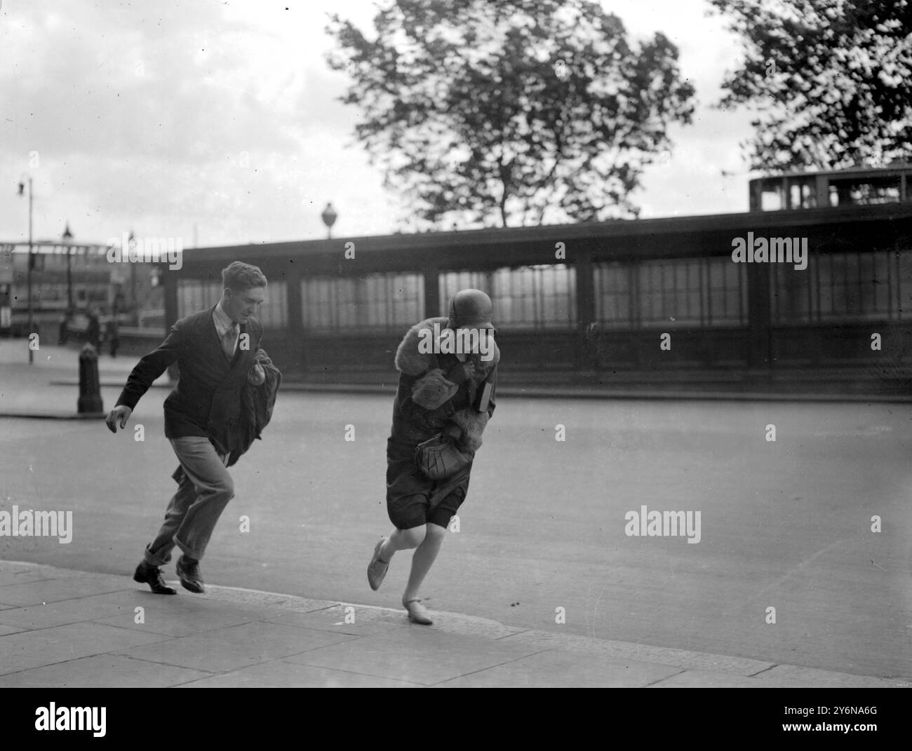 Wind and rain scene at Blackfriars. 7 July 1929 Stock Photo - Alamy