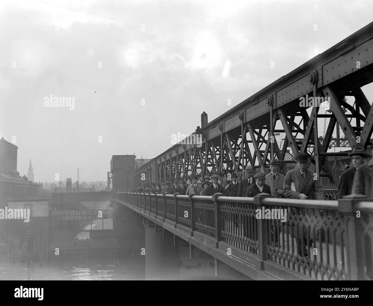 15 may bridge hi-res stock photography and images - Alamy
