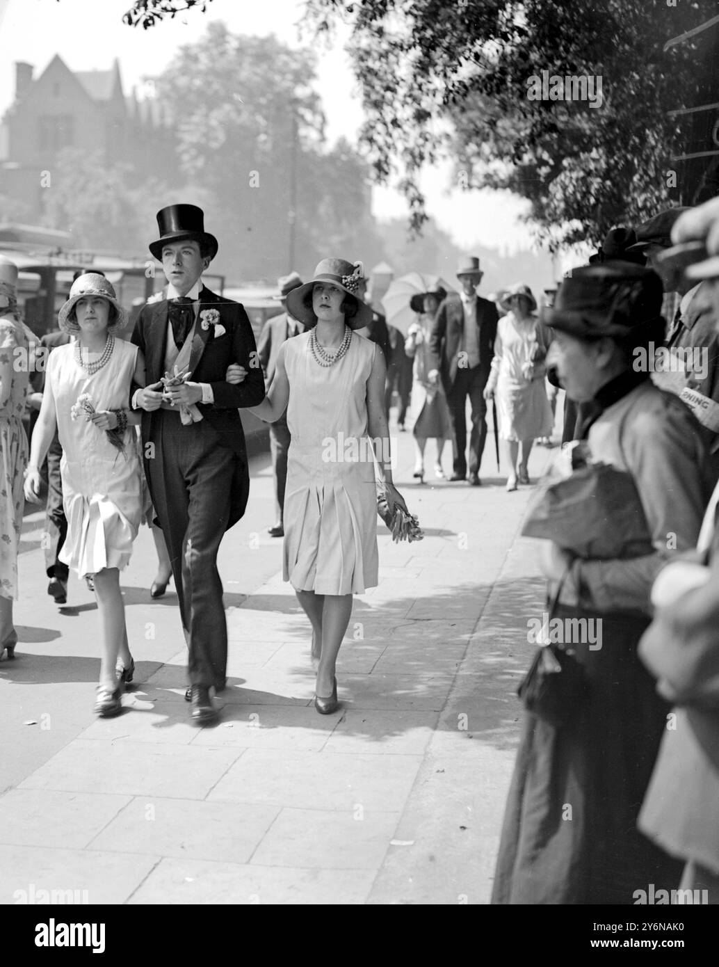 Eton V Harrow at Lord's. Miss Baba Beaton, Mr Cecil Beaton and Miss ...