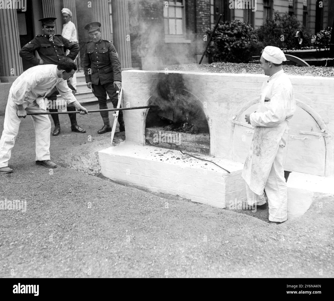 Canadian School of Cookery. At Walworth Road. August 1917 Stock Photo ...