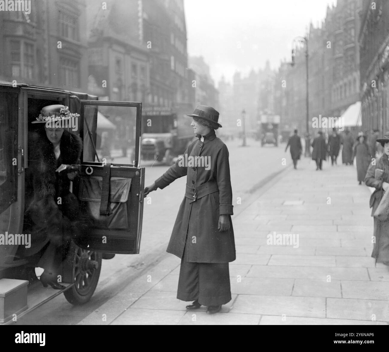 Girl commissionaire at Harrod's. 1914 - 1918 Stock Photo - Alamy