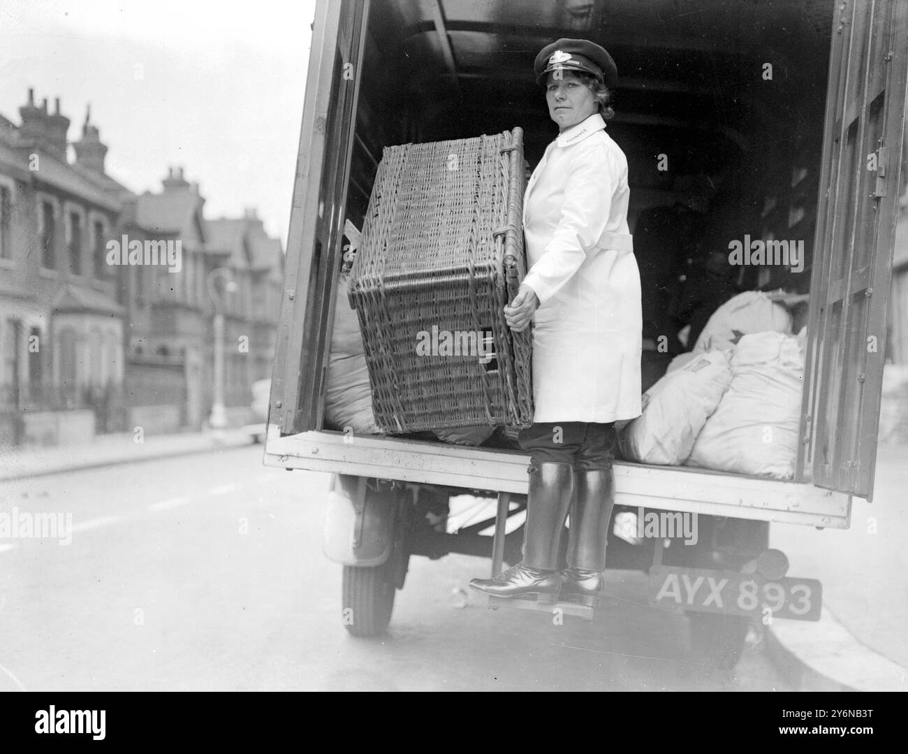 The women laundry van driver, Miss Ethel Hawker "Advance" Laundry ...