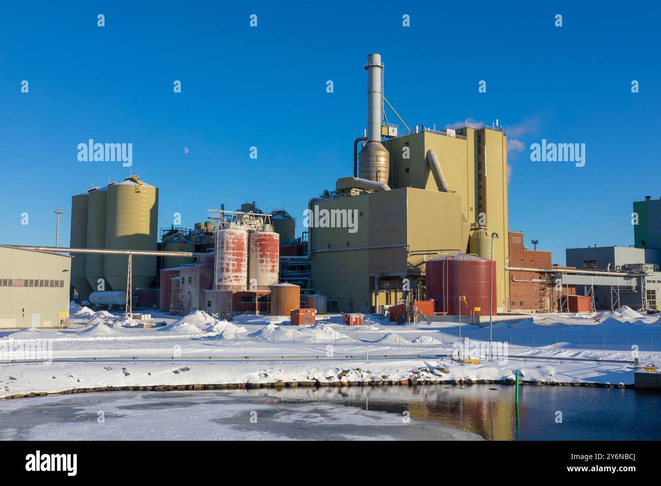 Paper and pulp hi-res stock photography and images - Alamy