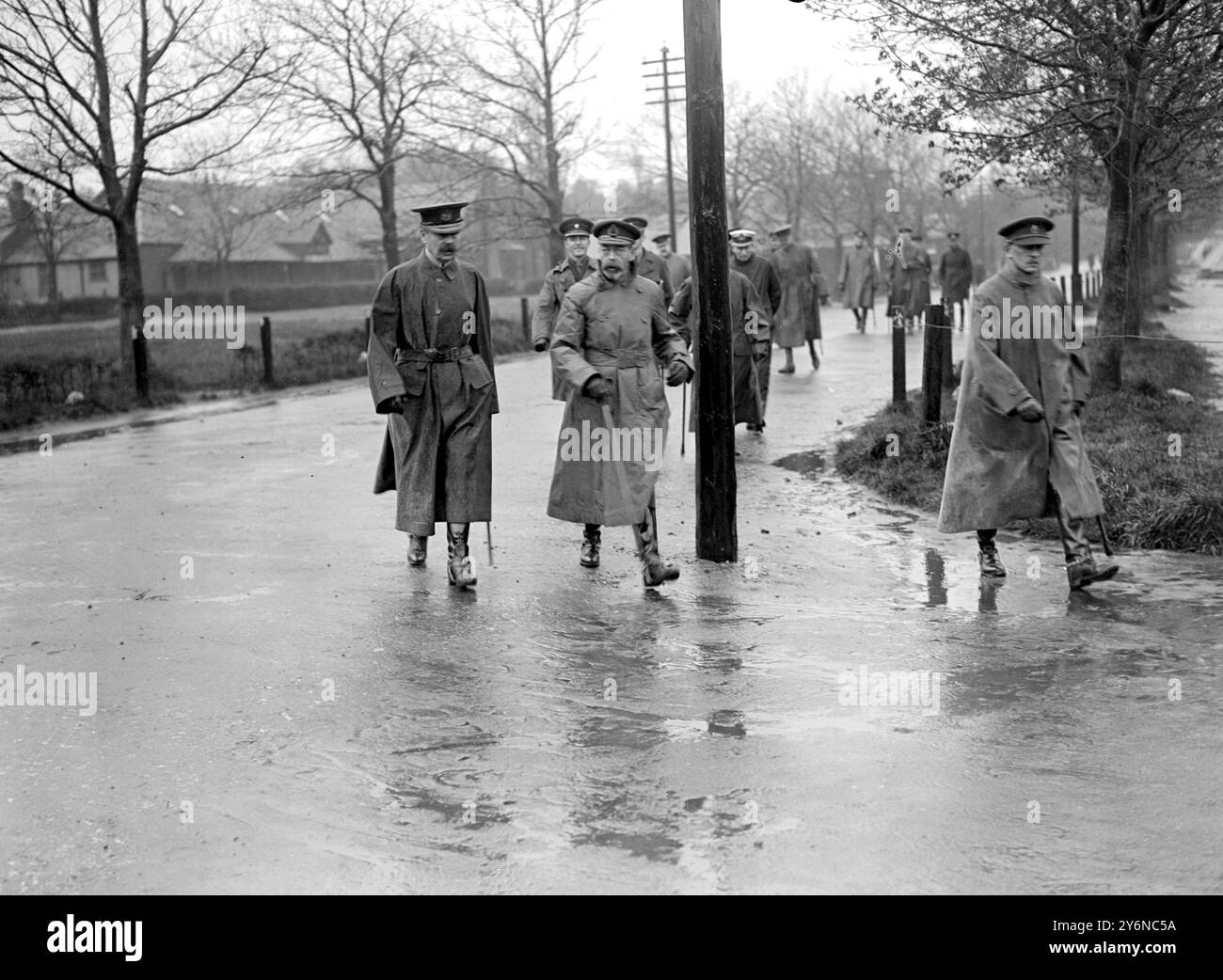 The King visits The Machine Gun Guards Training Centre. The Kings on ...