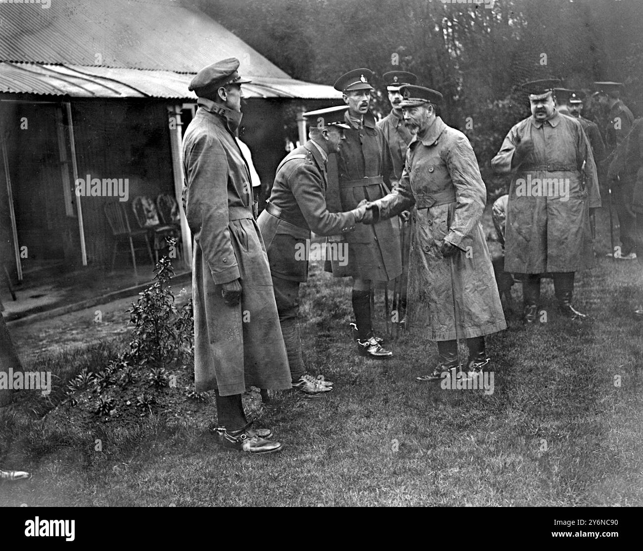 The King visits The Machine Gun Guards Training Centre. His Majesty ...