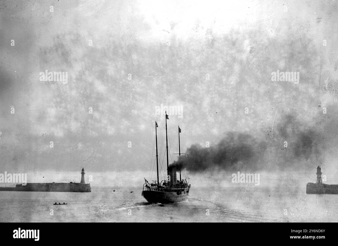 The King and Queen leave Dover for Paris. Royal Yacht "Alexandre Stock Photo - Alamy