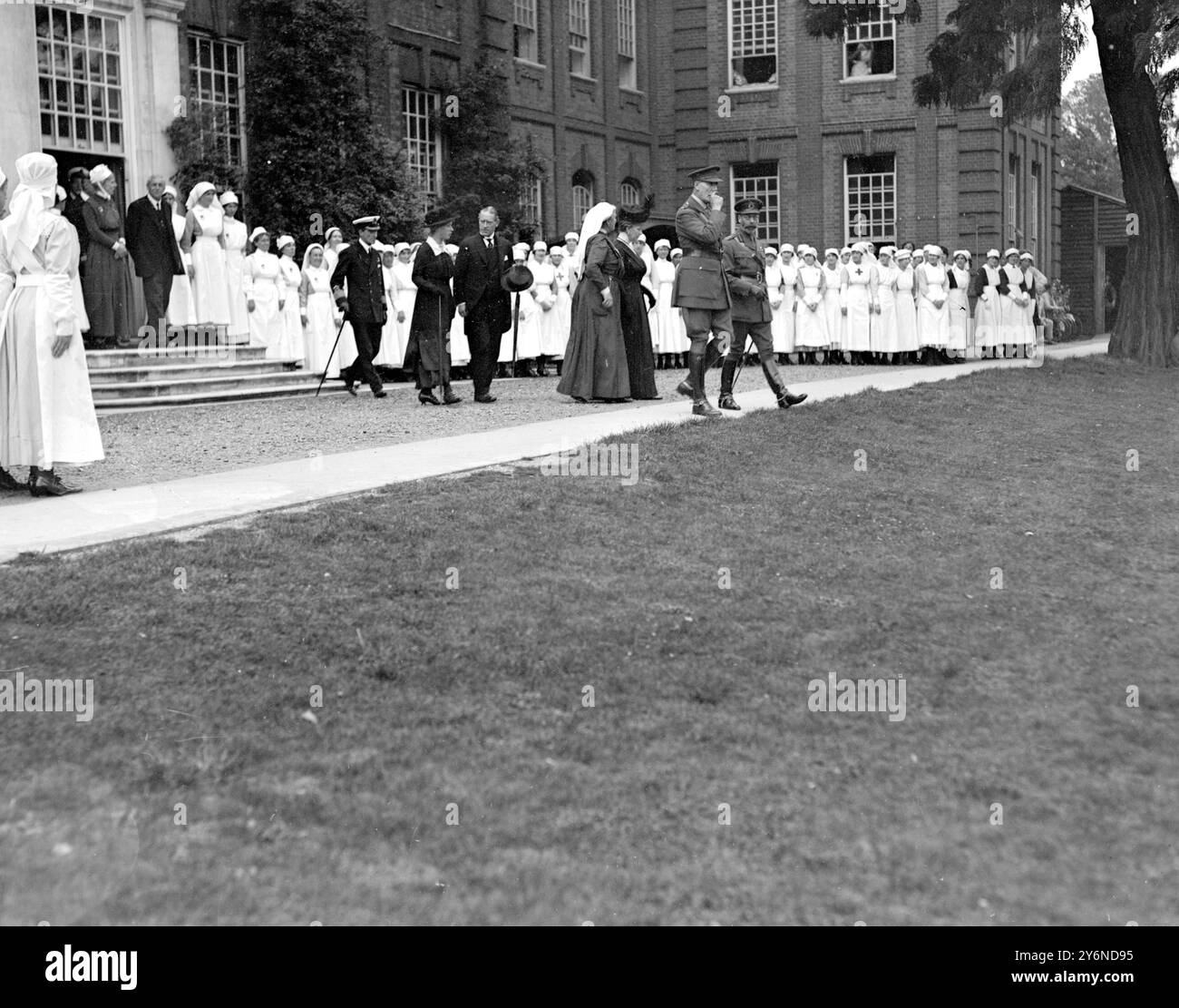 Royal visit to Roehampton Hospital where soldiers lost limbs are ...