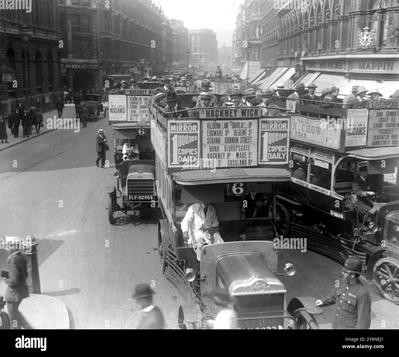 Open deck motor Omnibusse Stock Photo - Alamy