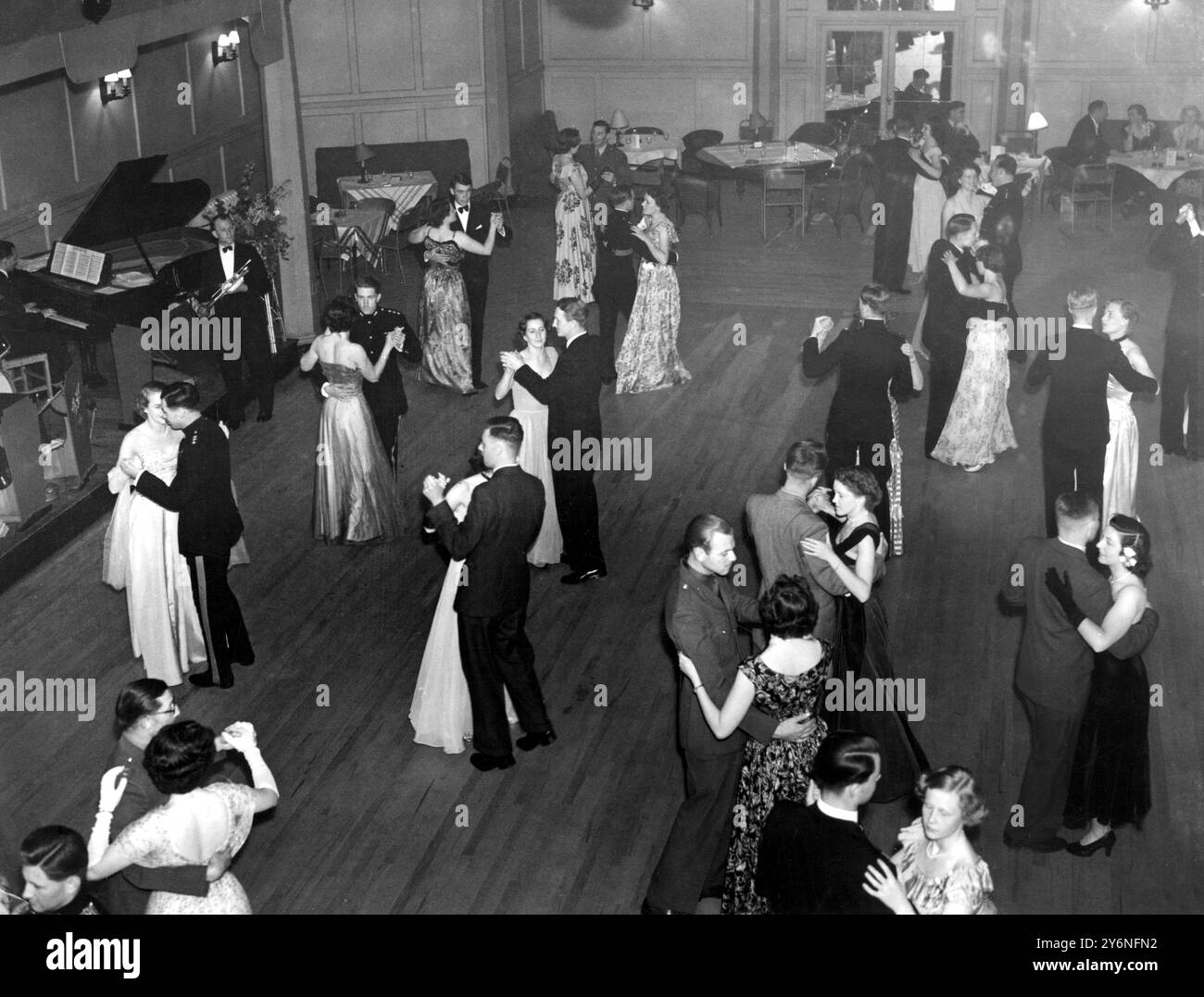 Ballroom dancing 1940s Stock Photo - Alamy