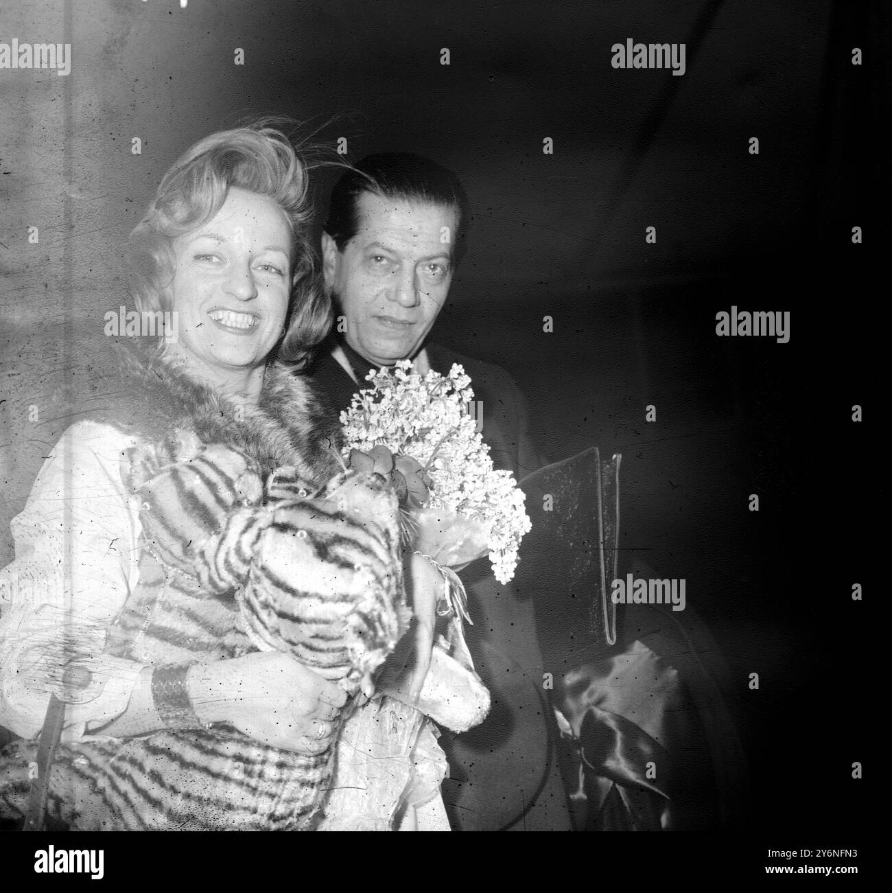 London : French Countess Lillian Ahlefelat Alexan, with World famous ...