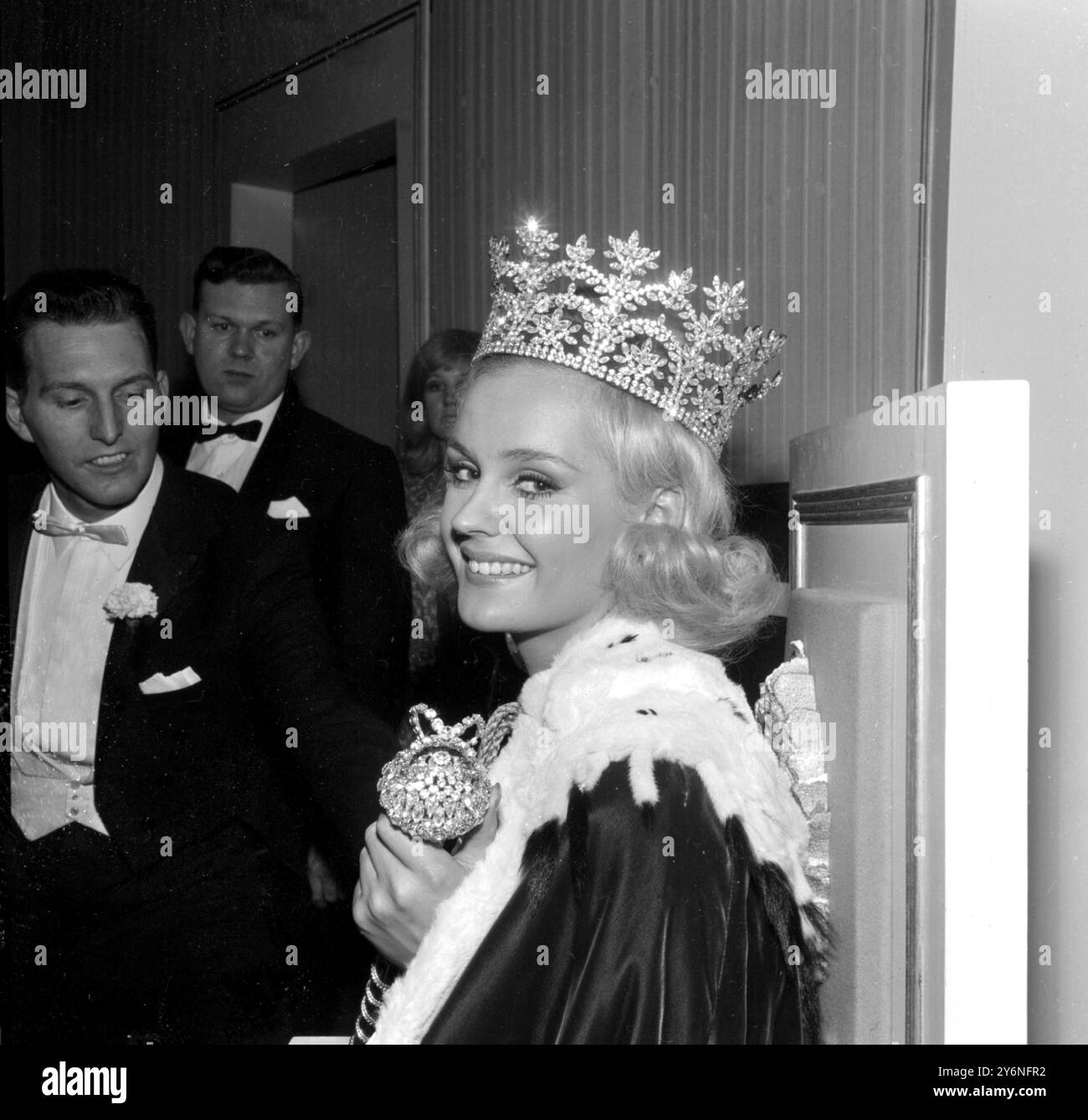 London: Blonde, blue-eyed model , Miss Lesley Langley 21, of Weymouth ...