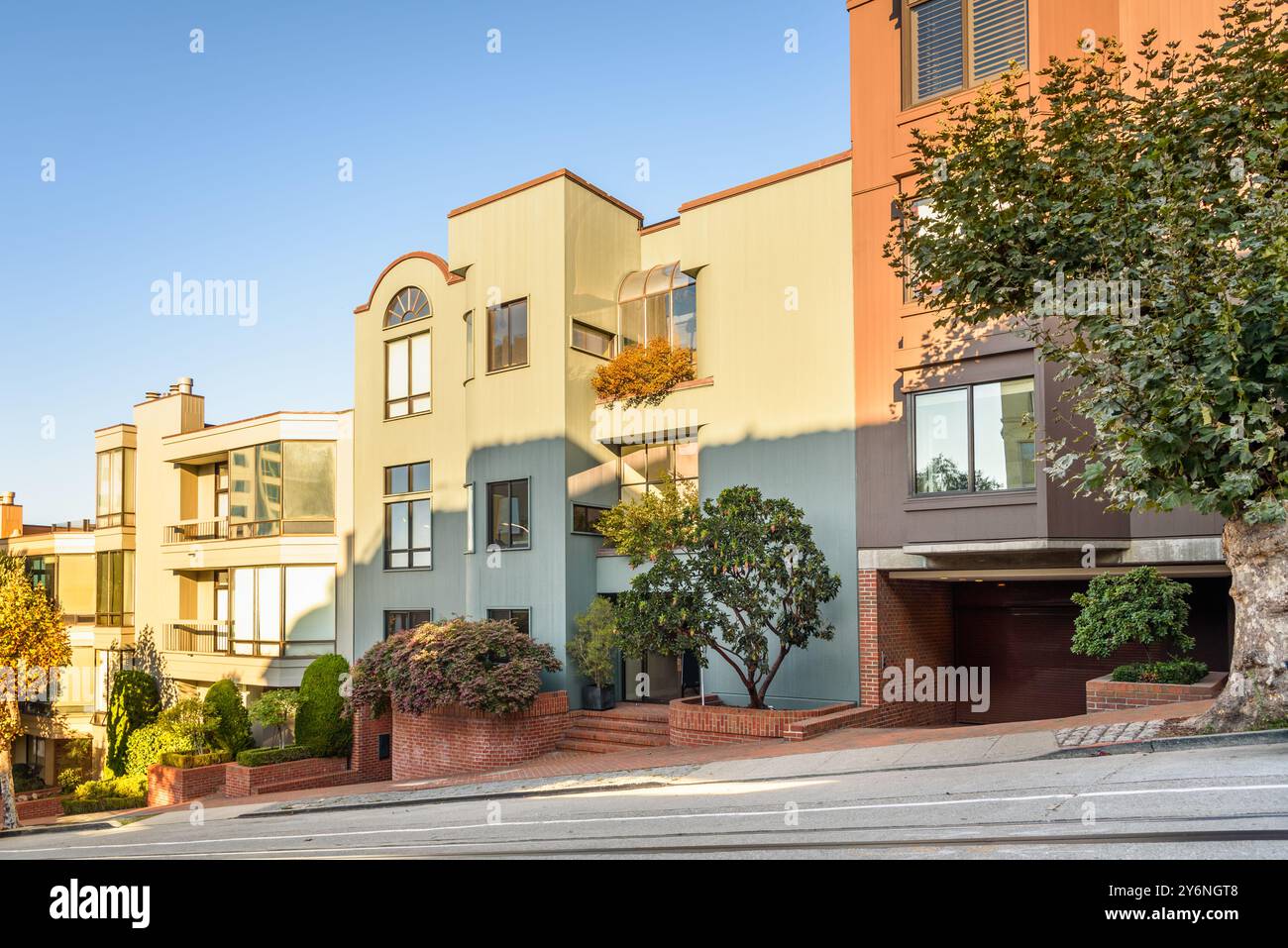 Apartment building exterior steps hi-res stock photography and images ...