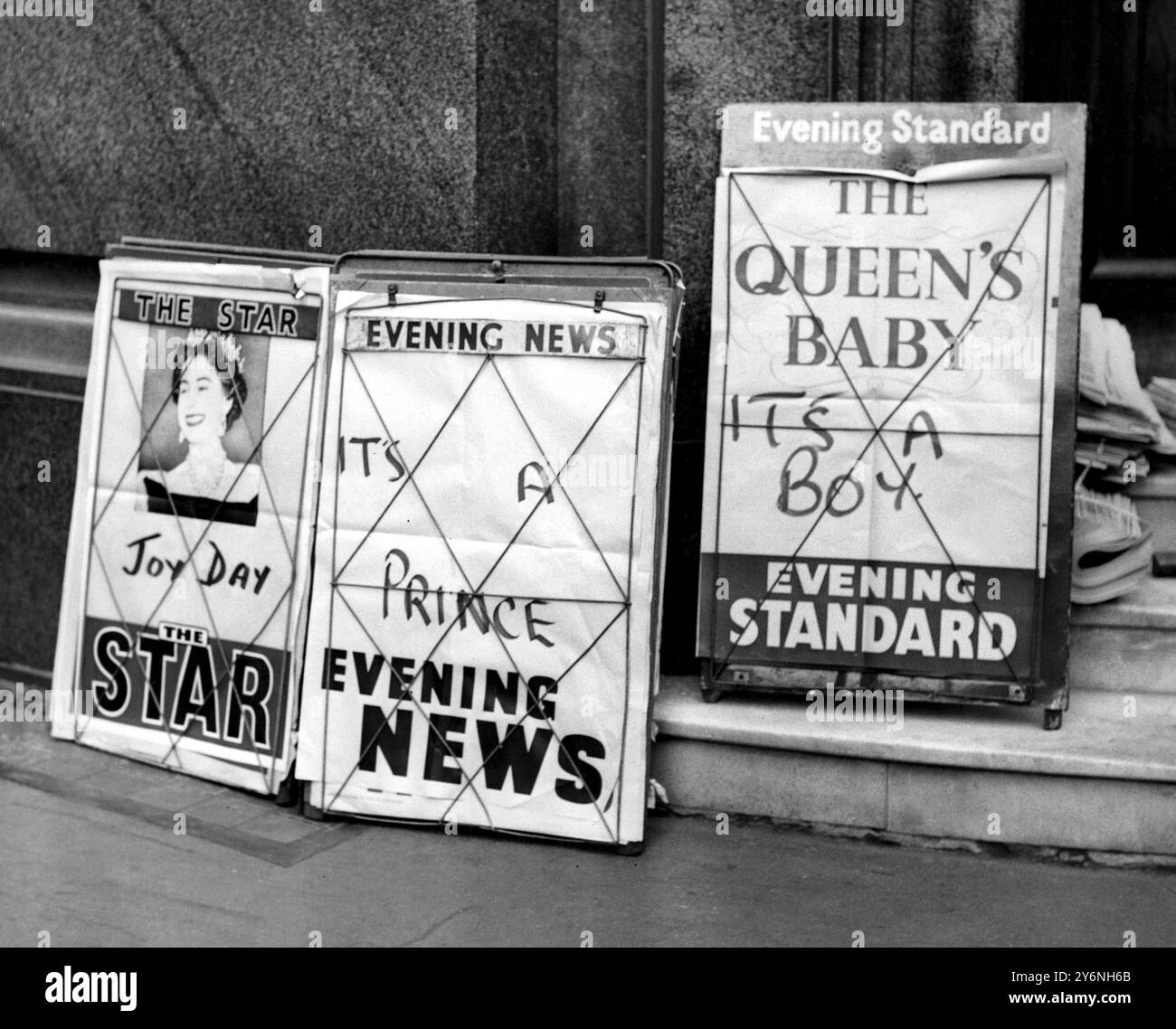 News placards Black and White Stock Photos & Images - Alamy