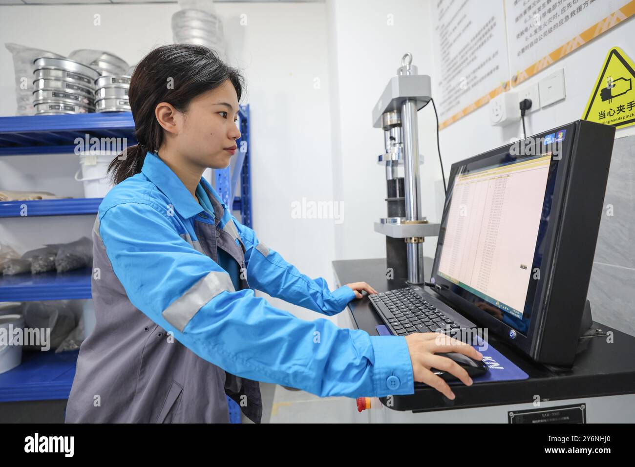 Real time pressure data hi-res stock photography and images - Alamy