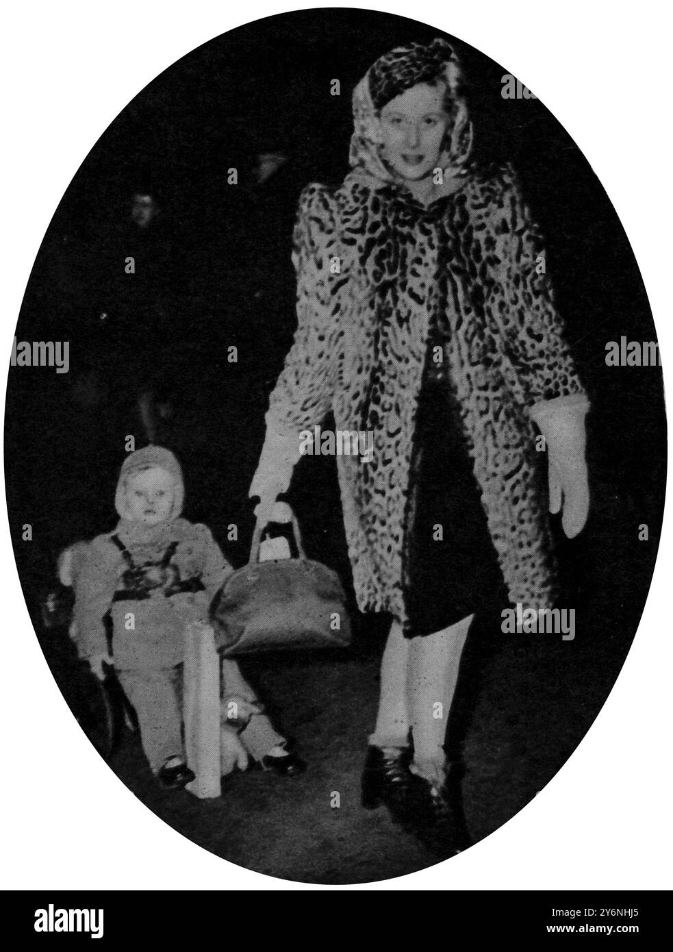 Train in a station Cut Out Stock Images & Pictures - Alamy