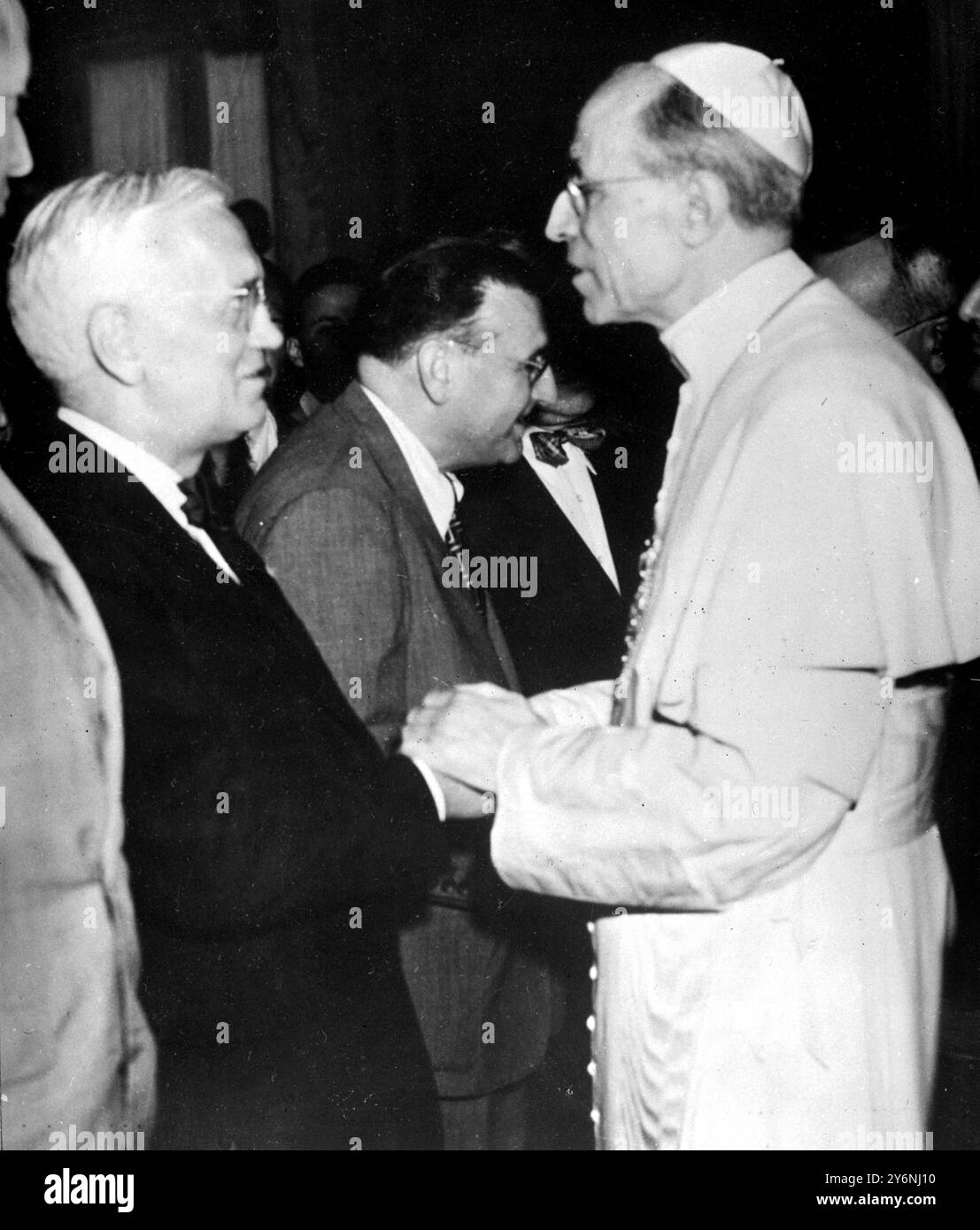 Sir Alexander Fleming discoverer of Penicillin being greeted by Pope ...