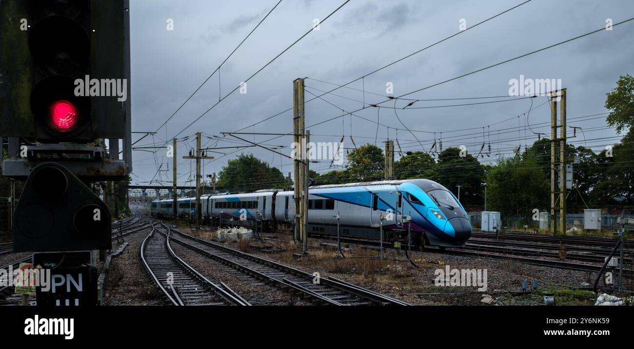 Train stop red signal hi-res stock photography and images - Alamy