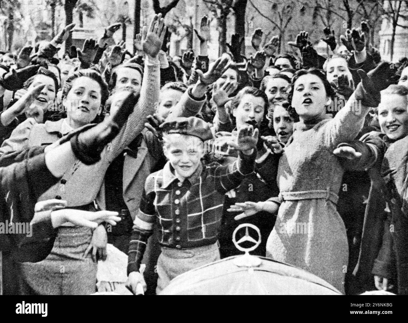 Car saluting hi-res stock photography and images - Alamy