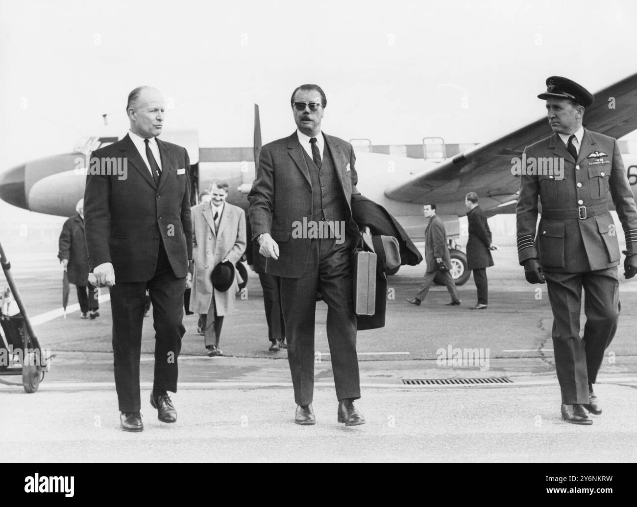 Raf station commander group hi-res stock photography and images - Alamy