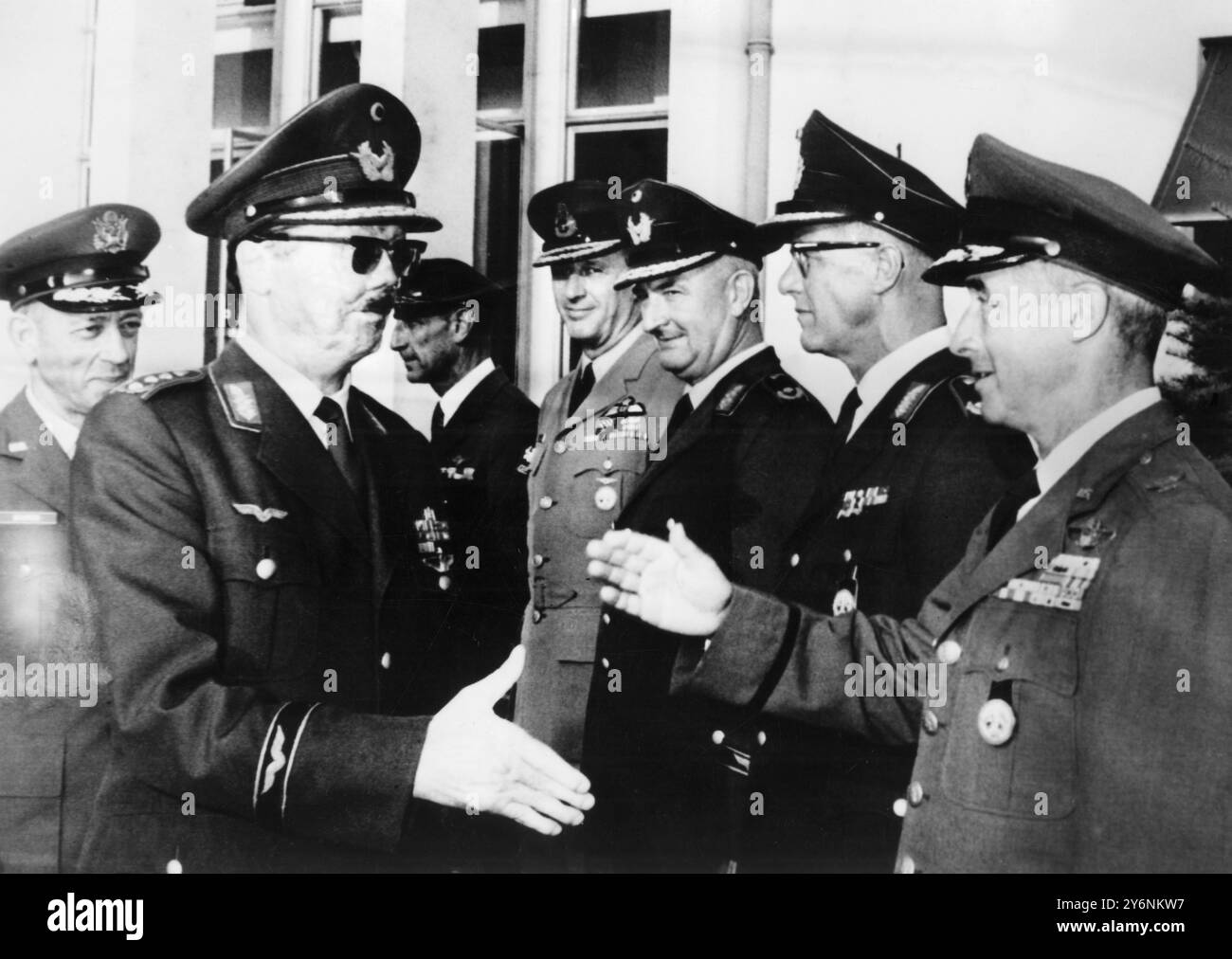 General Johannes Steinhoff shakes hands in farewell with International ...
