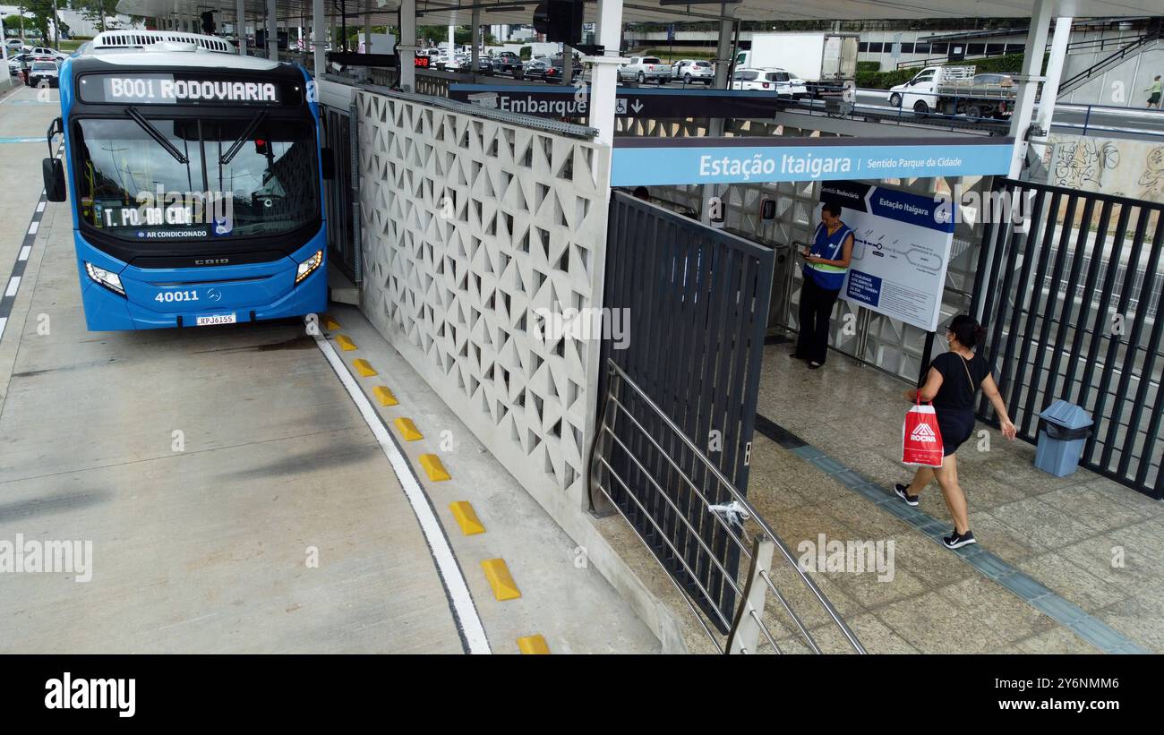 brt transport system in salvador salvador, bahia, brazil - outobro 24 ...