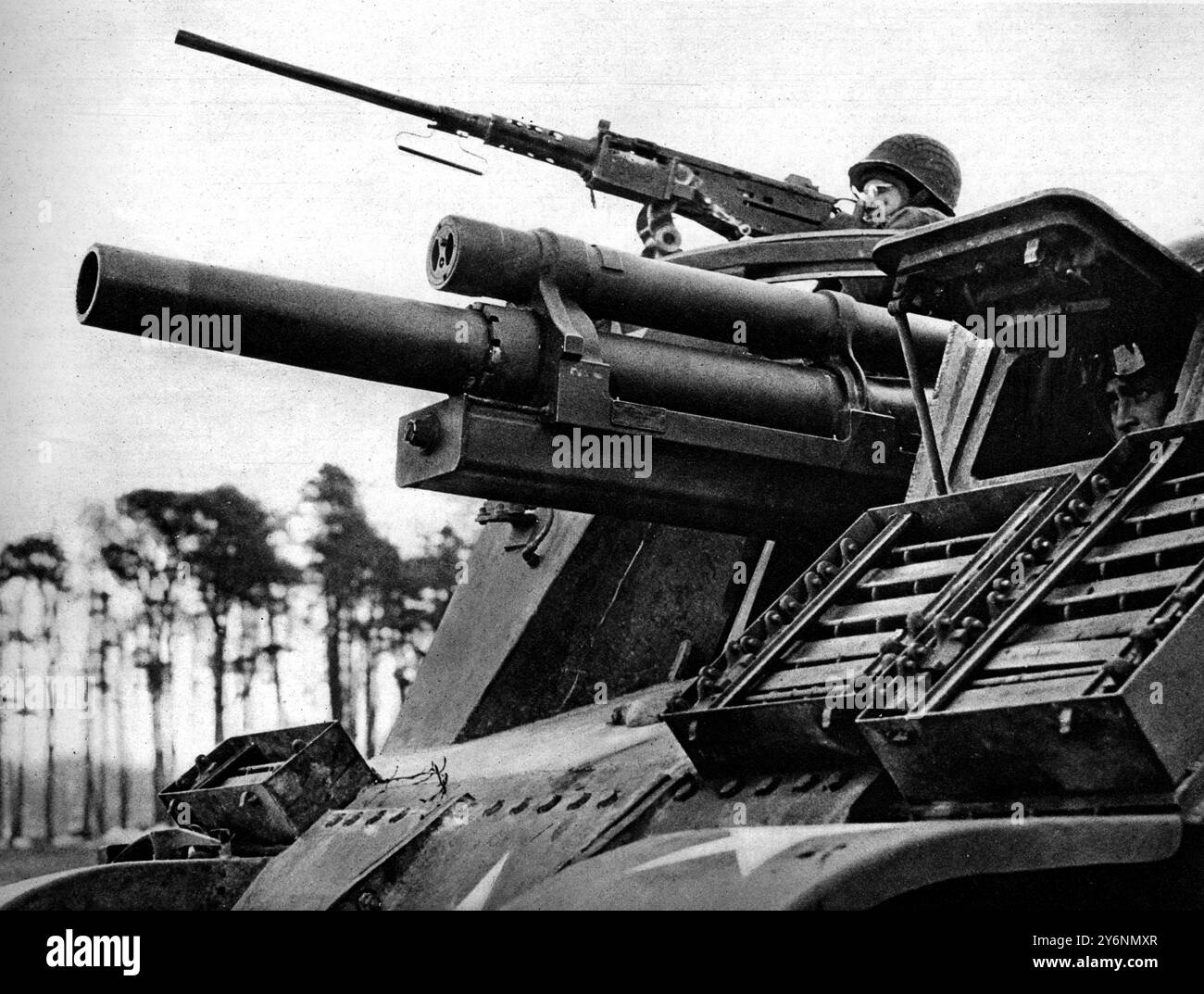 Ww2 tank gun Black and White Stock Photos & Images - Alamy