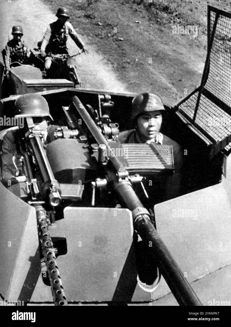 Chinese Troops practise dispersal and camouflage as air raid ...