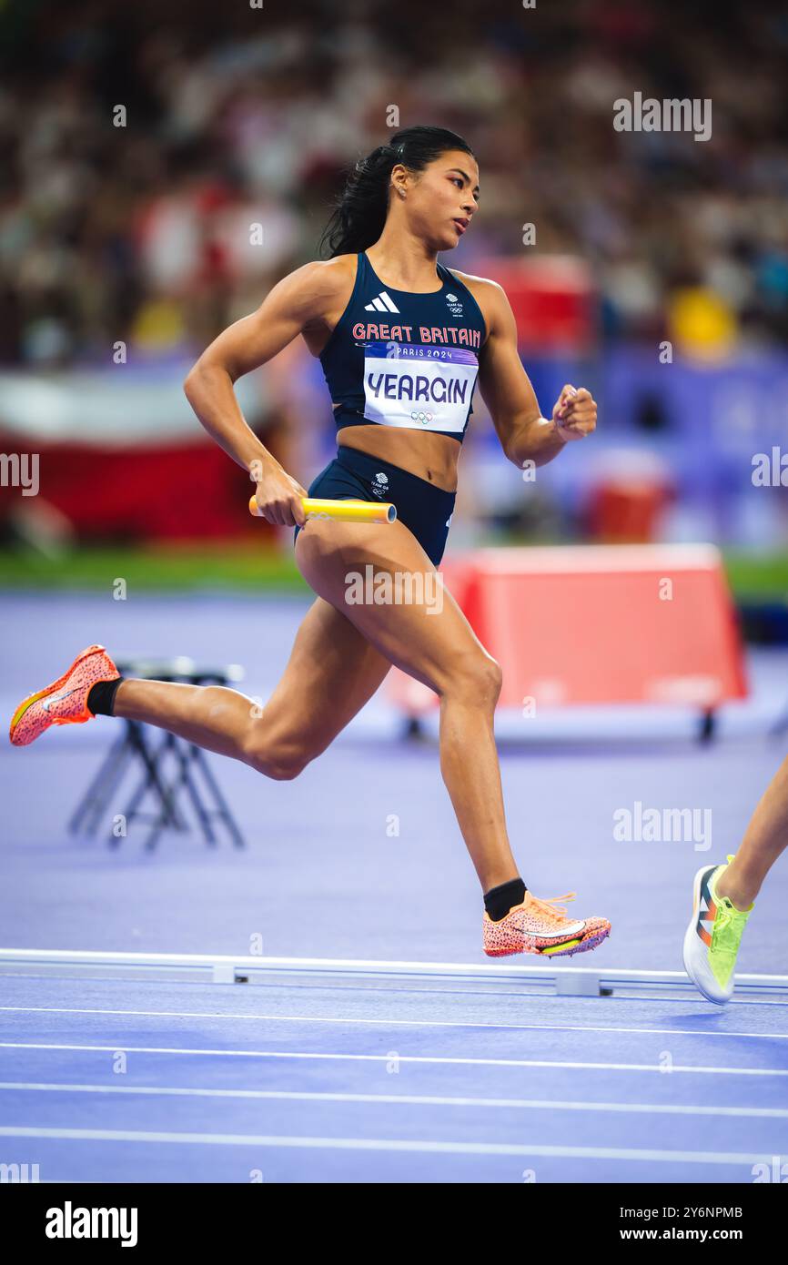 Nicole Yeargin participating in the 4X400 meters relay at the Paris ...