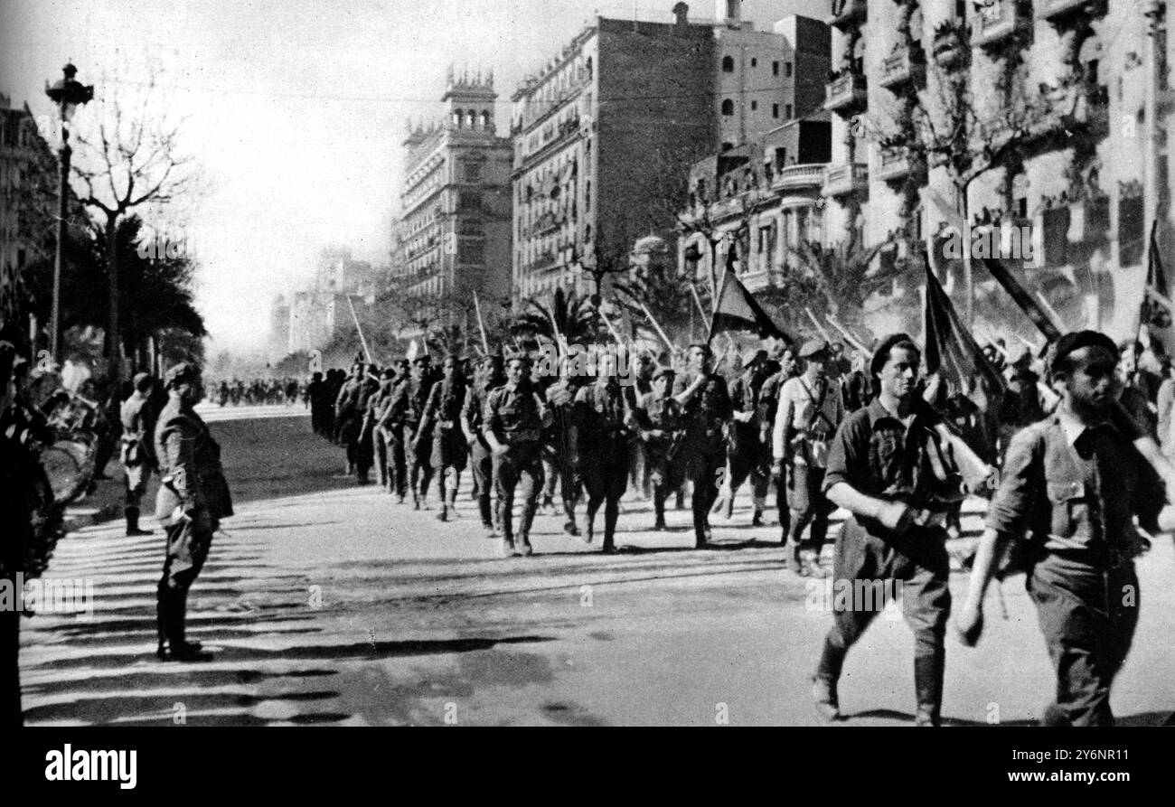 The Nationalist victory parade before General Franco in Barcelona ...