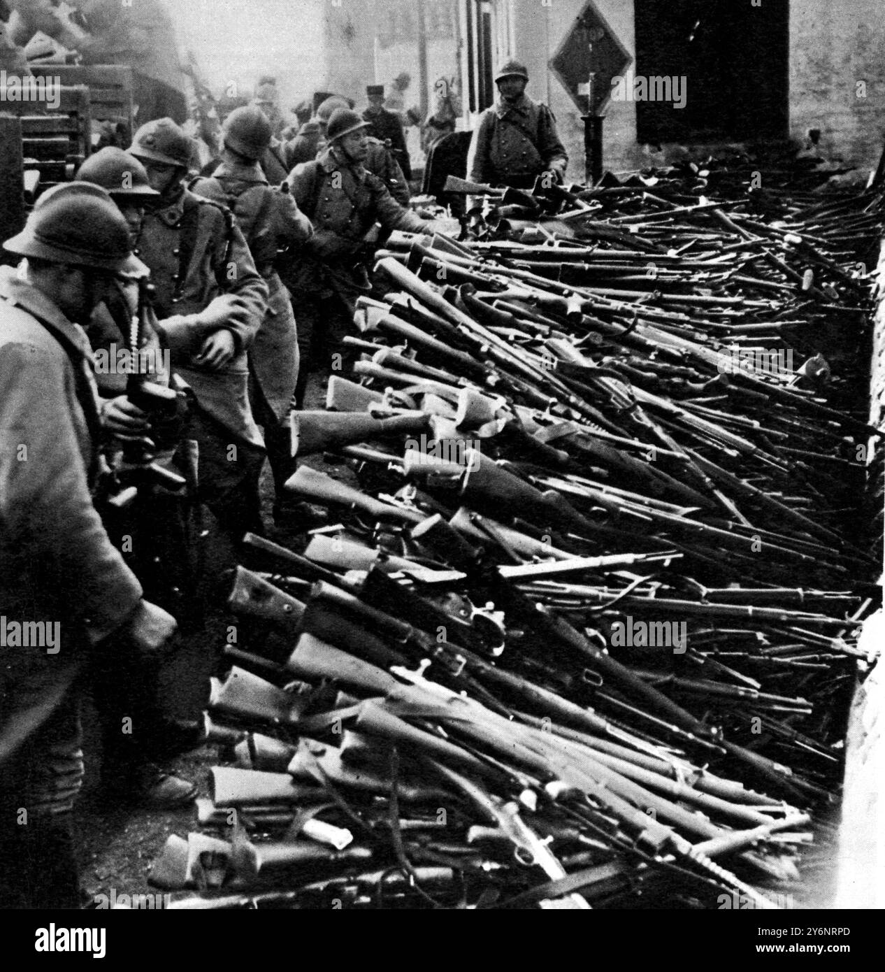 French automatic rifles Black and White Stock Photos & Images - Alamy
