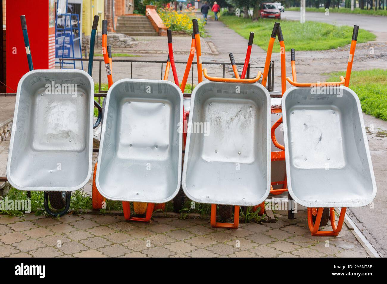 Wheelbarrows with flowers hi-res stock photography and images - Alamy