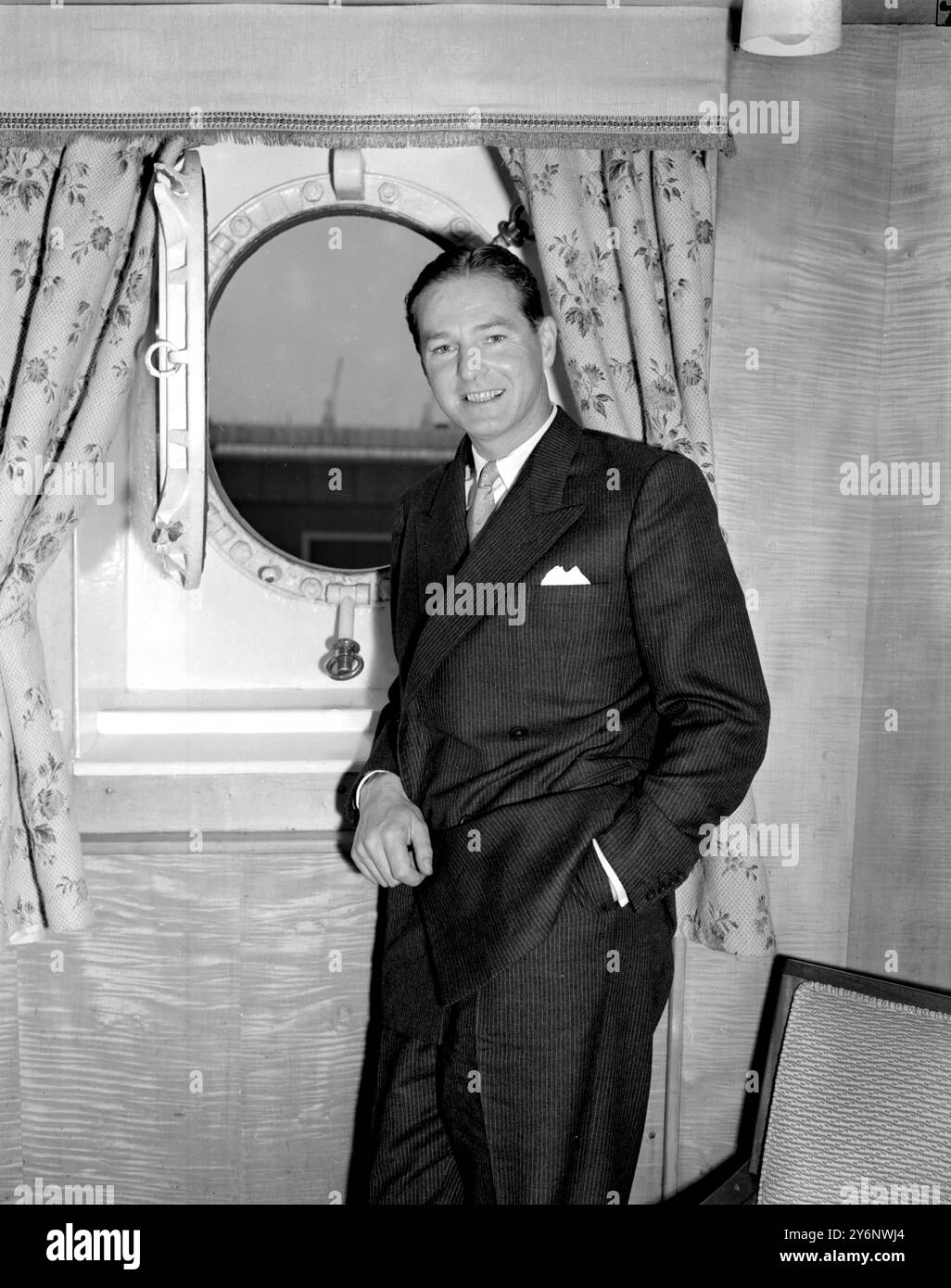 Terence rattigan the deep blue sea Black and White Stock Photos ...