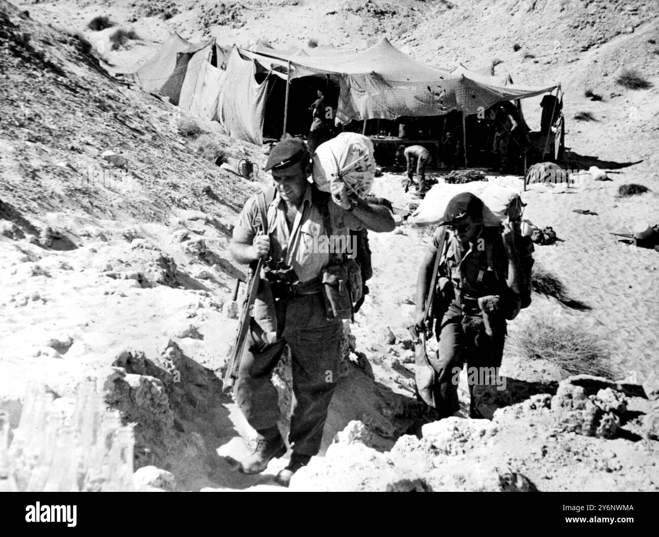 Kuwait: Troops of the 2nd Battalion the Parachute Regiment leaving ...