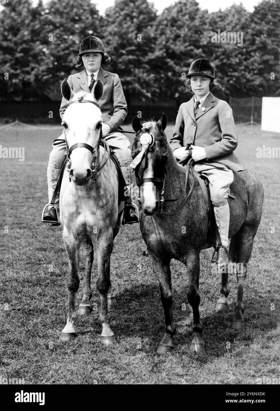 Richmond Horse Show Hon Pamela and Sheila Digby 1932 Stock Photo - Alamy
