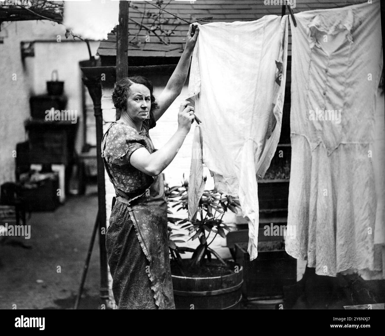 Washing day 1932 Stock Photo - Alamy