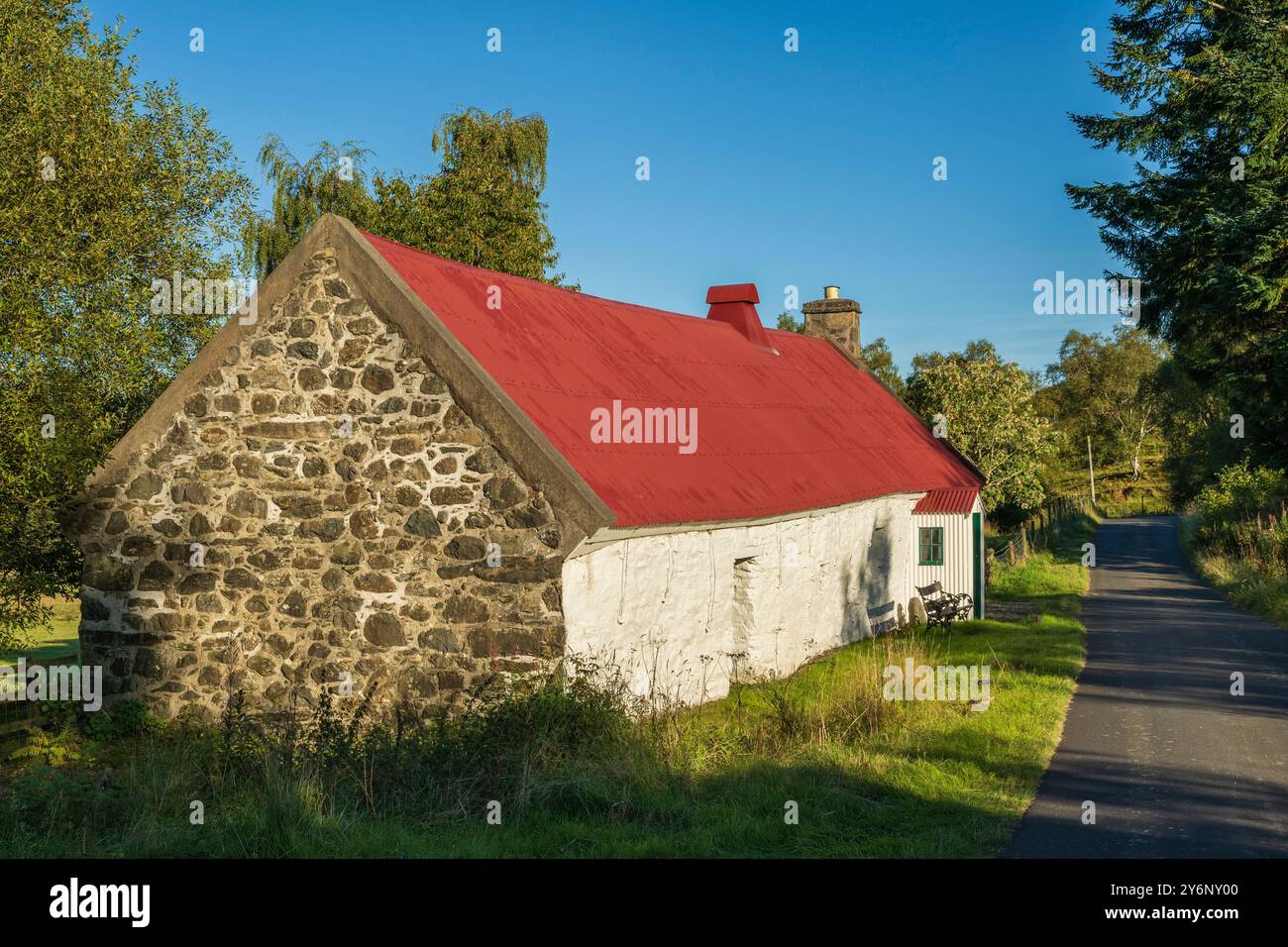 Cruck roof hi-res stock photography and images - Alamy