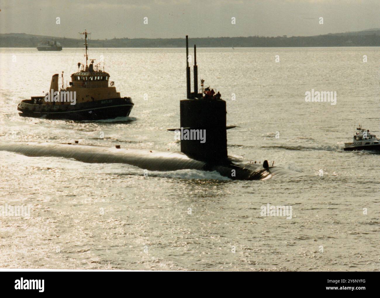 AMERICAN SUBMARINE USS SPADEFISH ENTERING PORTSMOUTH NAVAL BASE, 1991 ...