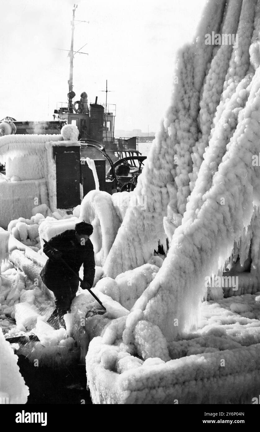 Snow port Black and White Stock Photos & Images - Alamy