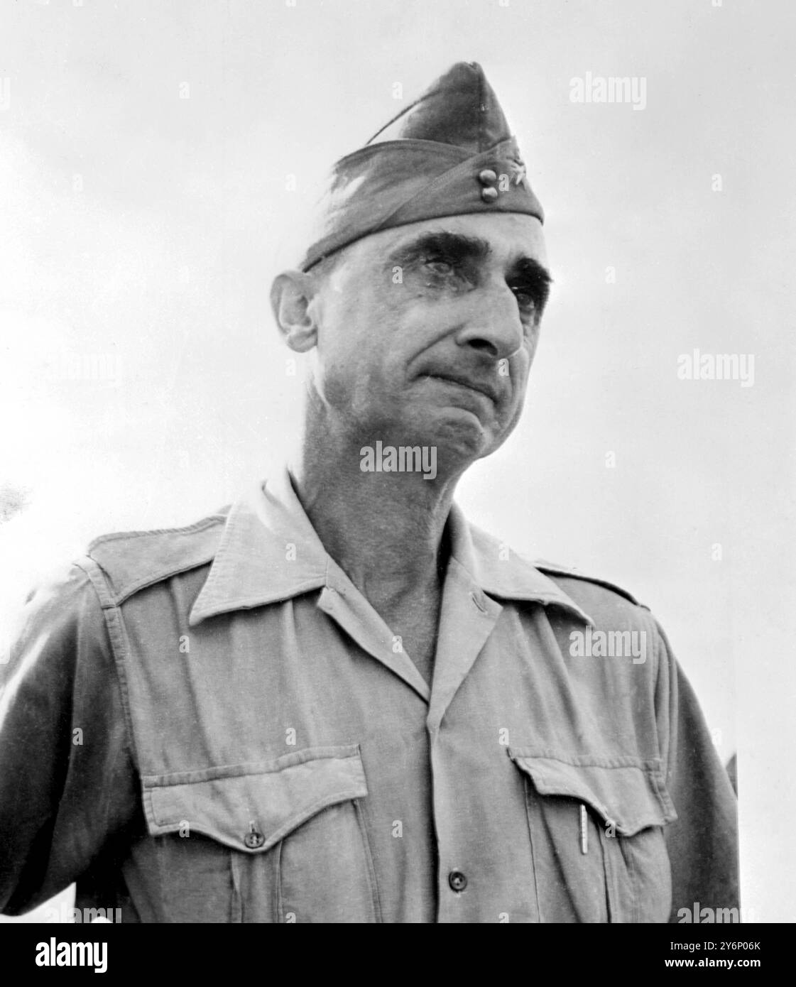 Hanoi ; General Christian De Castries and his commanding officer ...