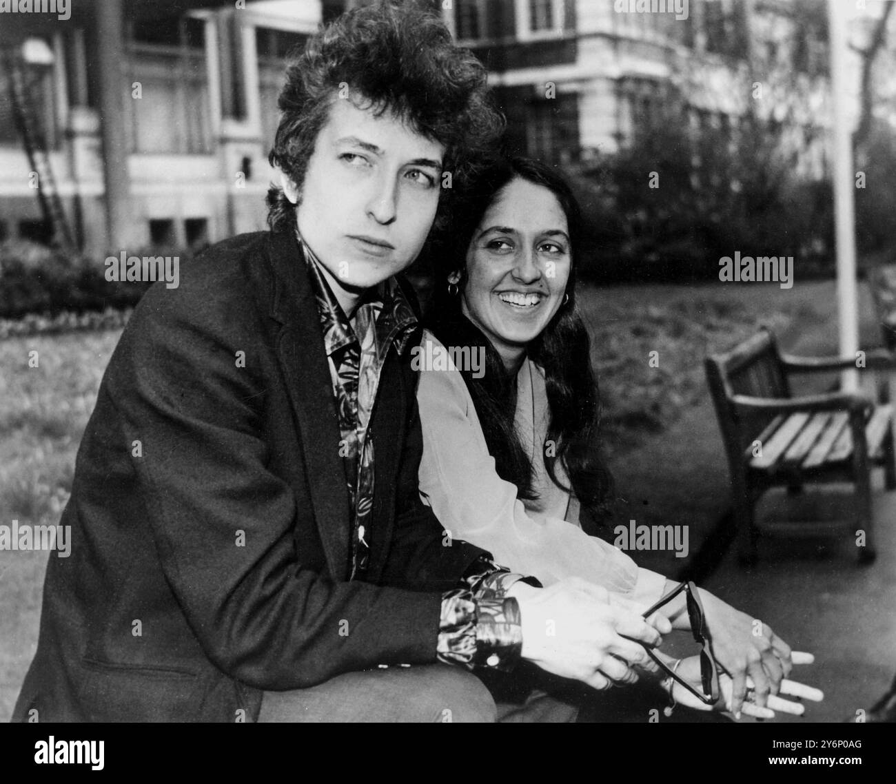 Joan baez bob dylan hi-res stock photography and images - Alamy