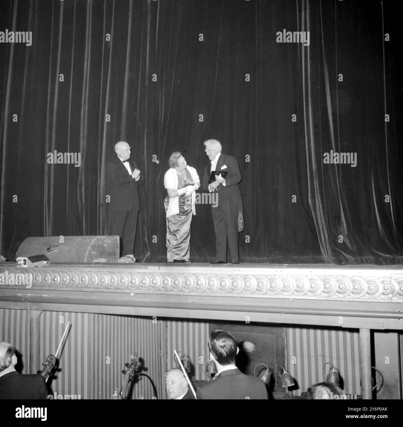 London: World famous Italian tenor Giovanni Martinelli (76) embrace and ...