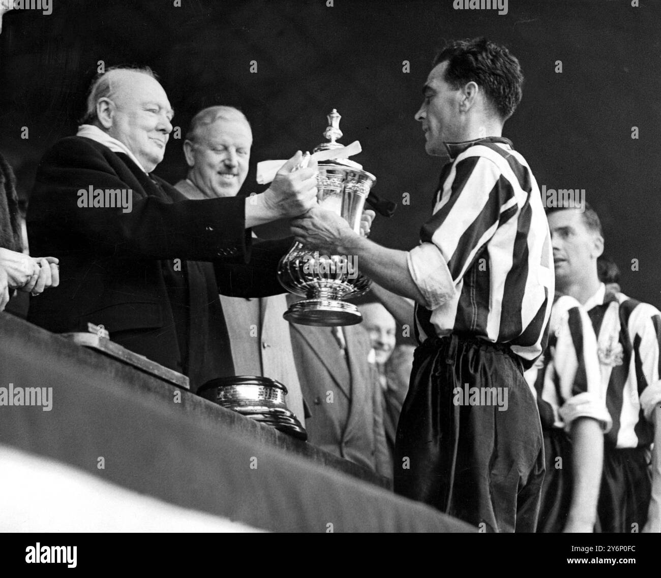 Fa cup final 1952 newcastle hi-res stock photography and images - Alamy