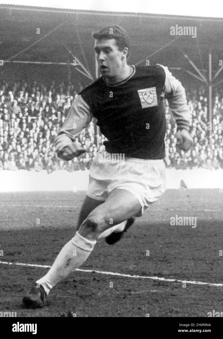 Geoff hurst hi-res stock photography and images - Alamy