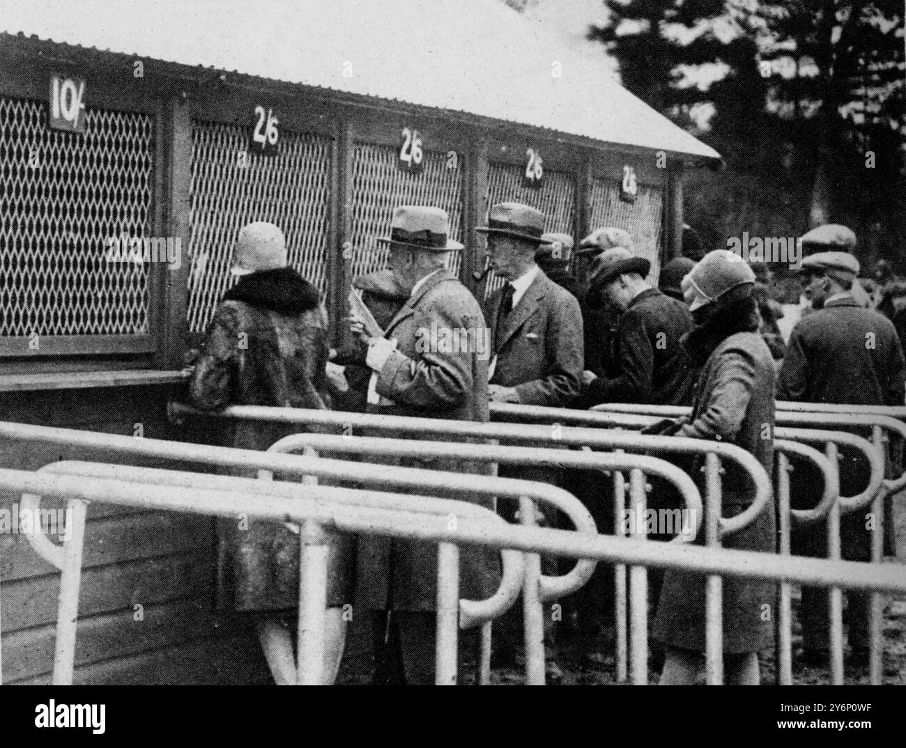 Totalisator board Black and White Stock Photos & Images - Alamy