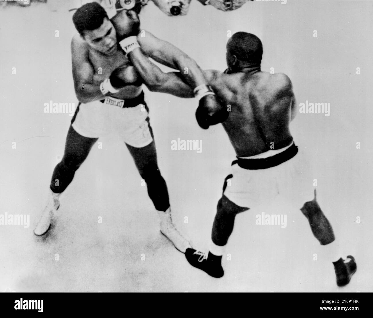 The New World Heavyweight Champion Cassius Clay Vs Sonny Liston during ...