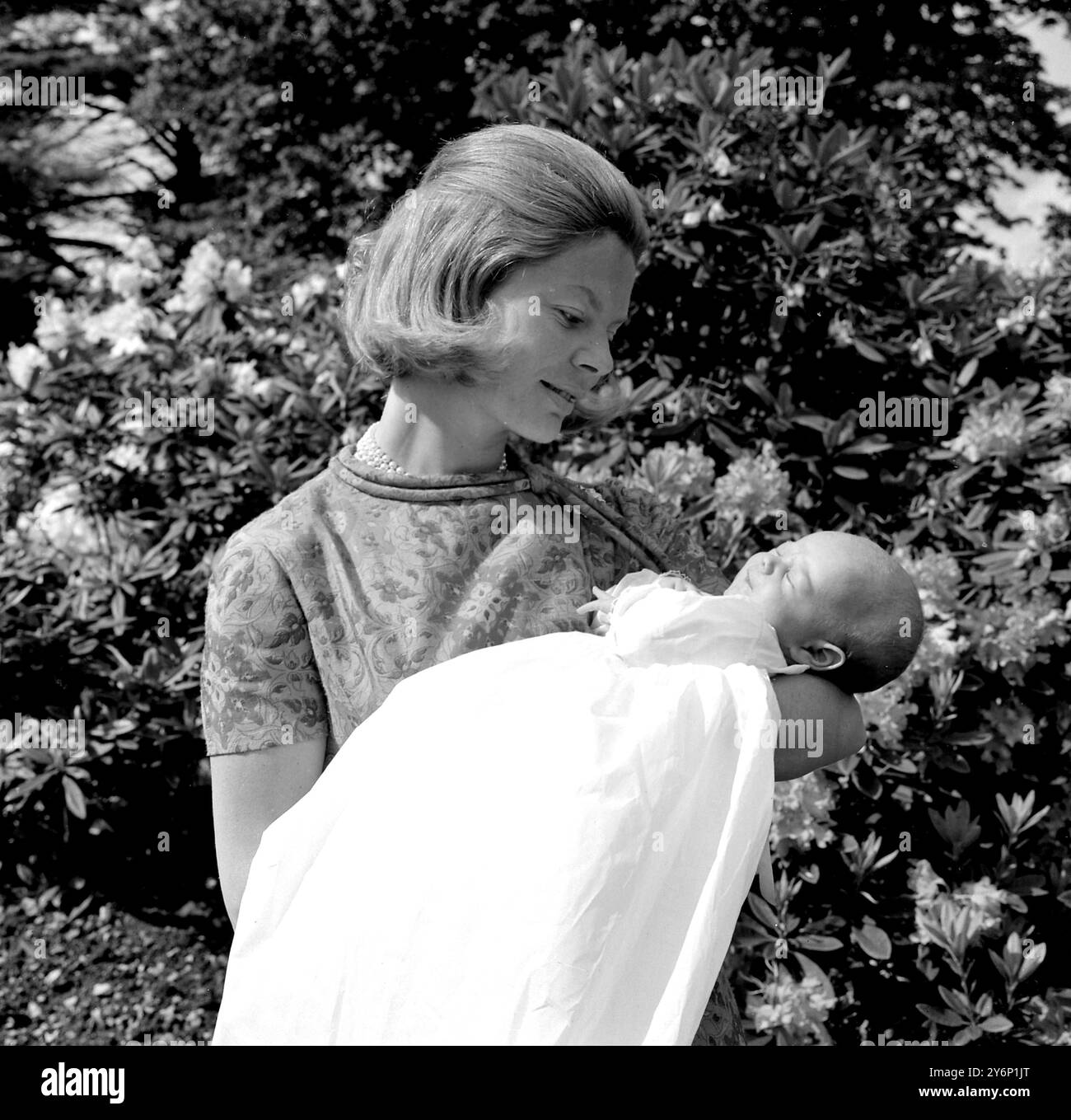 5th June 1964: The Duchess of Kent with her new born daughter, Lady ...