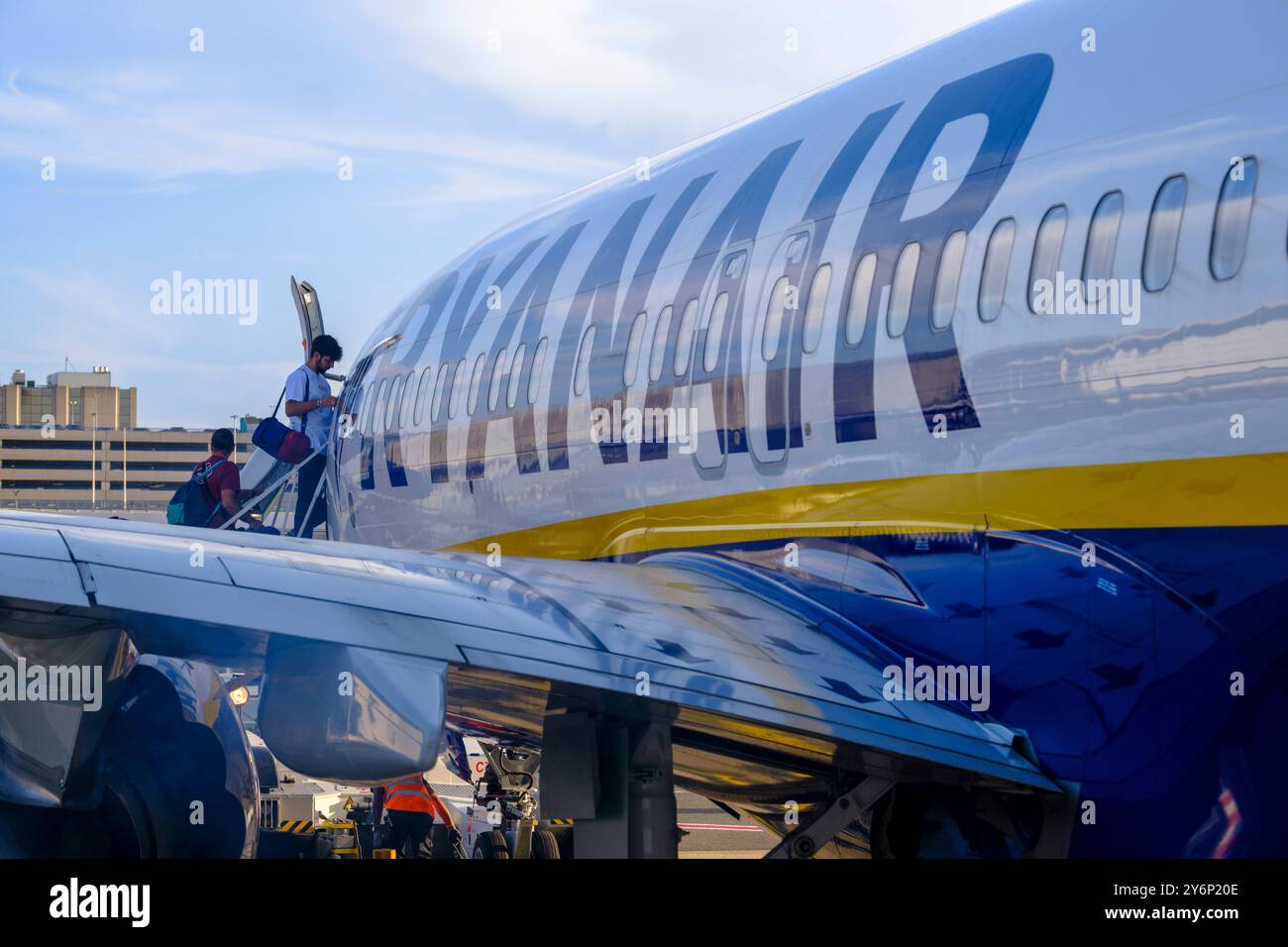 Boeing 737 avion ryanair hi-res stock photography and images - Alamy