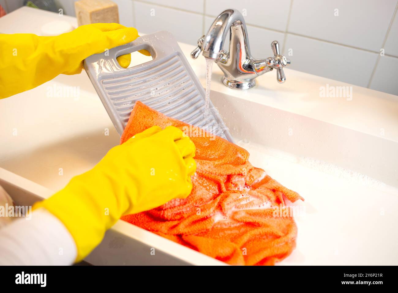 hand washing of clothes and removal of dirt and stains using a portable ...