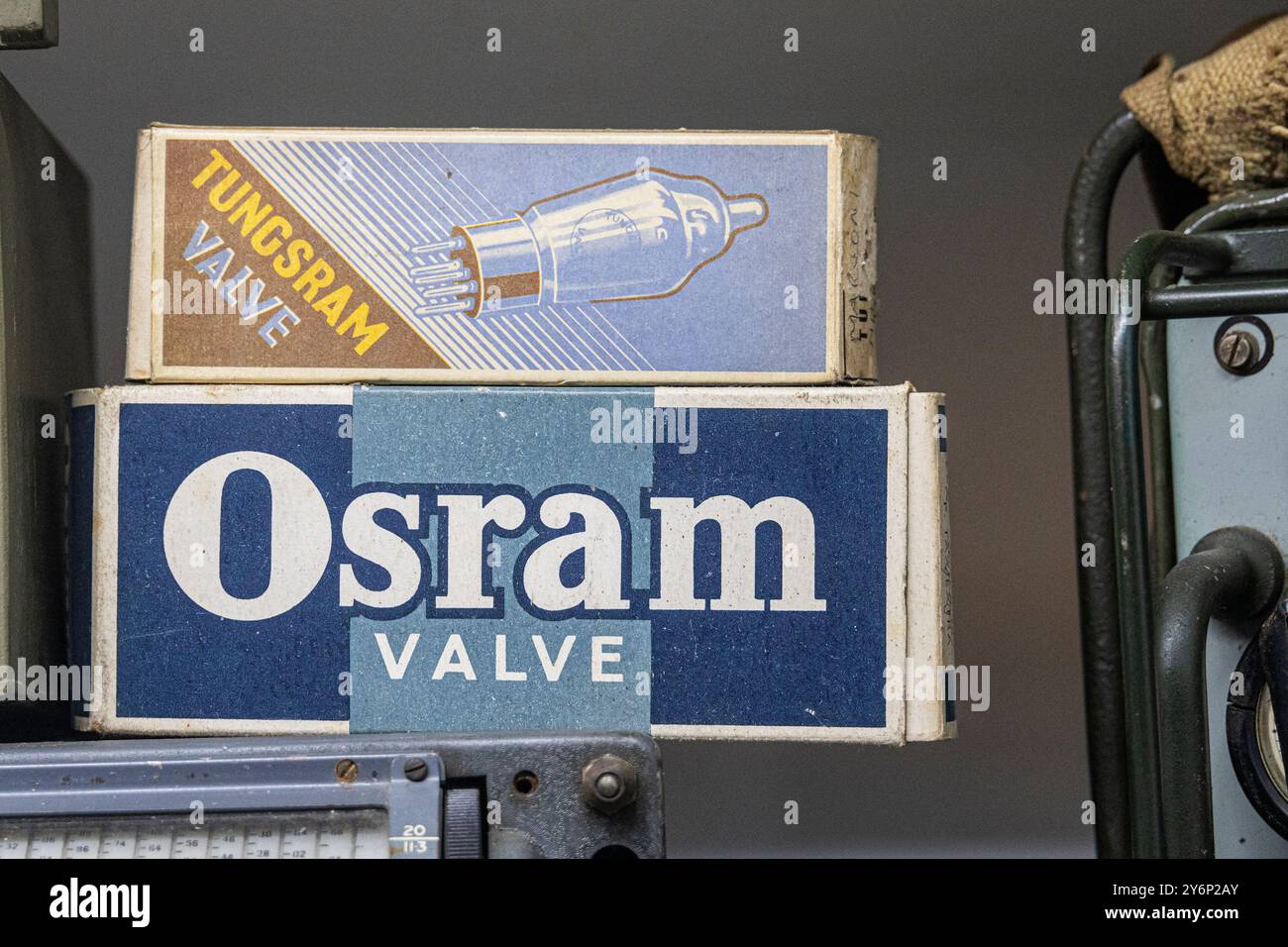 Radio relics hi-res stock photography and images - Alamy